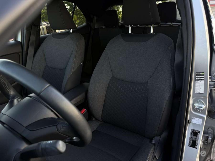 Grey Toyota Yaris Cross 2024 in Vilnius, with an engine capacity of 1.49 L and mileage of 24 thousand km for 24500 €, photo 14 on AUTOMOTO.COM.LV