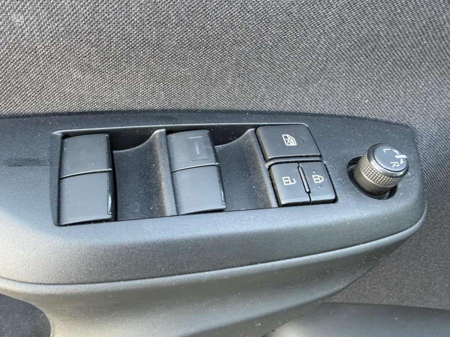 Grey Toyota Yaris Cross 2024 in Vilnius, with an engine capacity of 1.49 L and mileage of 24 thousand km for 24500 €, photo 16 on AUTOMOTO.COM.LV