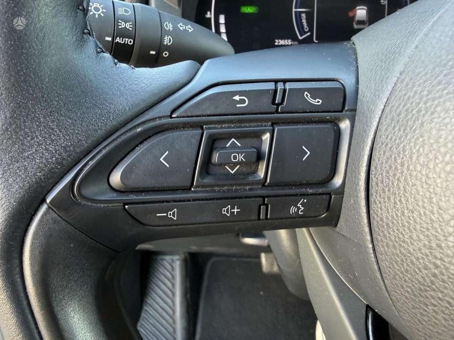 Grey Toyota Yaris Cross 2024 in Vilnius, with an engine capacity of 1.49 L and mileage of 24 thousand km for 24500 €, photo 17 on AUTOMOTO.COM.LV