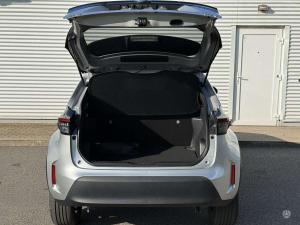 Grey Toyota Yaris Cross 2024 in Vilnius, with an engine capacity of 1.49 L and mileage of 24 thousand km for 24500 €, photo 26 on AUTOMOTO.COM.LV