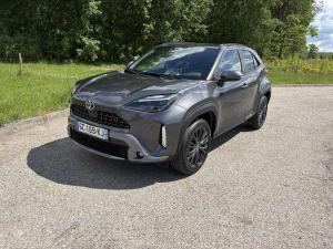 Pelēks Toyota Yaris Cross 2024 Kauņa, ar dzinēja tilpumu 1.50 L un nobraukumu 59 tūkst. km par 22800 €, foto  vietnē AUTOMOTO.COM.LV
