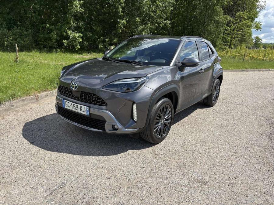 Grey Toyota Yaris Cross 2024 in Kaunas, with an engine capacity of 1.50 L and mileage of 59 thousand km for 22800 €, photo 1 on AUTOMOTO.COM.LV