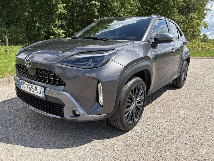 Grey Toyota Yaris Cross 2024 in Kaunas, with an engine capacity of 1.50 L and mileage of 59 thousand km for 22800 €, photo 3 on AUTOMOTO.COM.LV