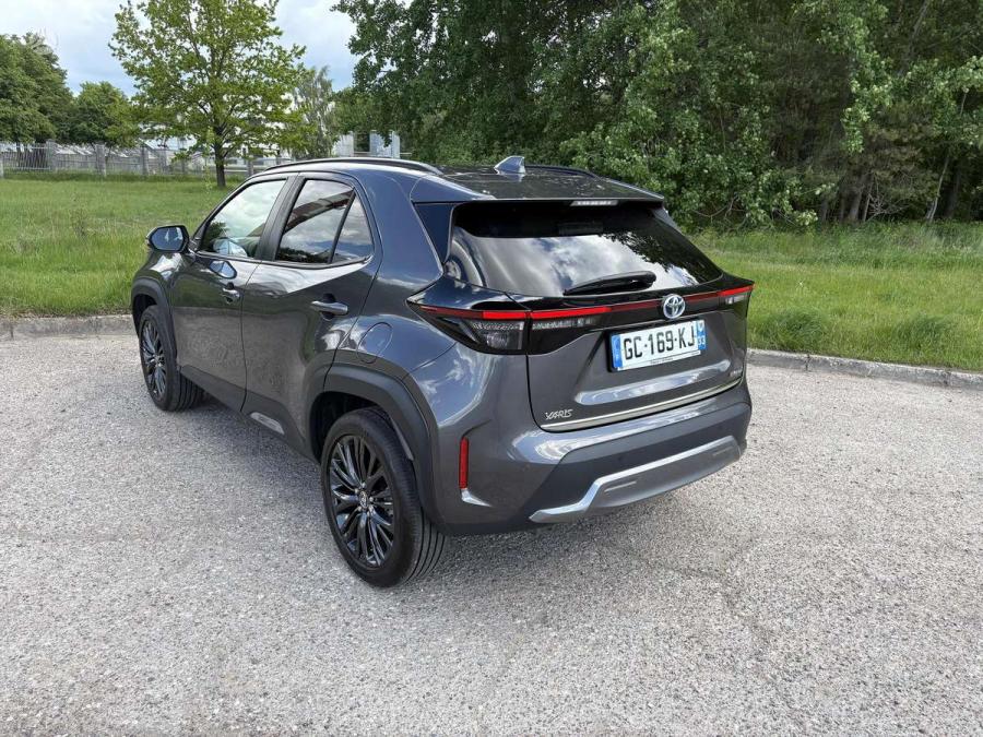 Grey Toyota Yaris Cross 2024 in Kaunas, with an engine capacity of 1.50 L and mileage of 59 thousand km for 22800 €, photo 5 on AUTOMOTO.COM.LV