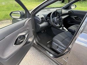 Grey Toyota Yaris Cross 2024 in Kaunas, with an engine capacity of 1.50 L and mileage of 59 thousand km for 22800 €, photo 10 on AUTOMOTO.COM.LV