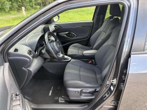 Grey Toyota Yaris Cross 2024 in Kaunas, with an engine capacity of 1.50 L and mileage of 59 thousand km for 22800 €, photo 11 on AUTOMOTO.COM.LV