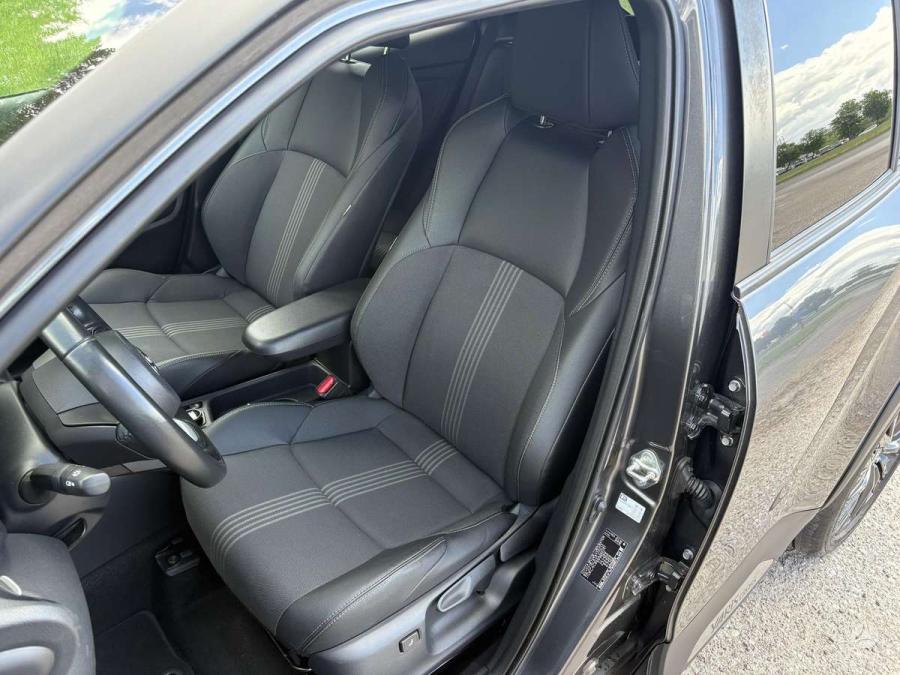 Grey Toyota Yaris Cross 2024 in Kaunas, with an engine capacity of 1.50 L and mileage of 59 thousand km for 22800 €, photo 12 on AUTOMOTO.COM.LV