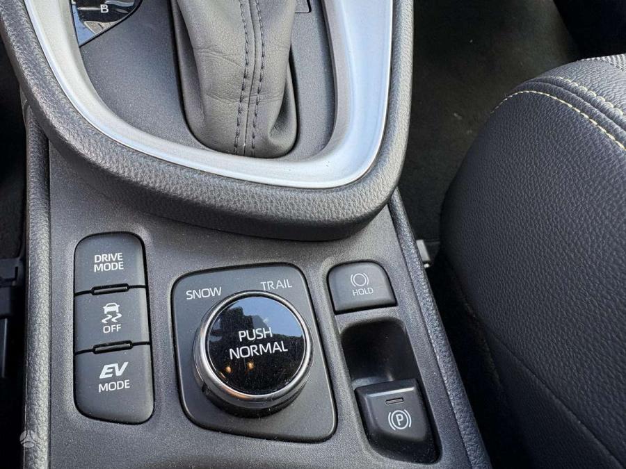 Grey Toyota Yaris Cross 2024 in Kaunas, with an engine capacity of 1.50 L and mileage of 59 thousand km for 22800 €, photo 14 on AUTOMOTO.COM.LV