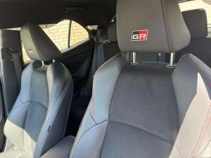 Grey Toyota Yaris Cross 2024 in Gargzdai, with an engine capacity of 1.50 L and mileage of 76 thousand km for 13500 €, photo 12 on AUTOMOTO.COM.LV