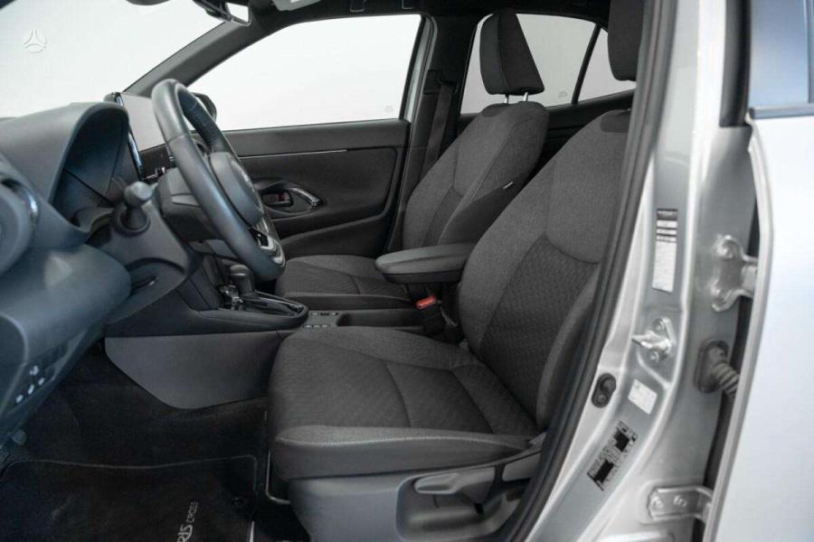 Серый Тойота Yaris Cross 2024 в Вильнюс, объемом двигателя 1.50 л и пробегом 24 тыс. км за 24900 €, фото 8 на AUTOMOTO.COM.LV