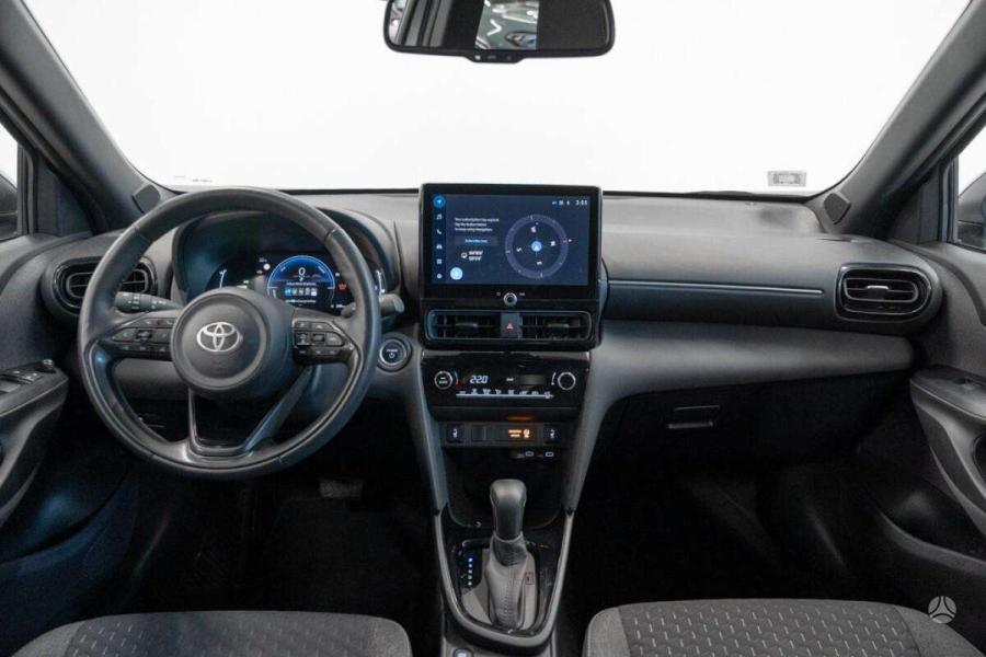 Серый Тойота Yaris Cross 2024 в Вильнюс, объемом двигателя 1.50 л и пробегом 24 тыс. км за 24900 €, фото 9 на AUTOMOTO.COM.LV