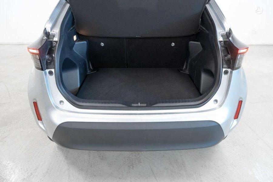 Серый Тойота Yaris Cross 2024 в Вильнюс, объемом двигателя 1.50 л и пробегом 24 тыс. км за 24900 €, фото 18 на AUTOMOTO.COM.LV