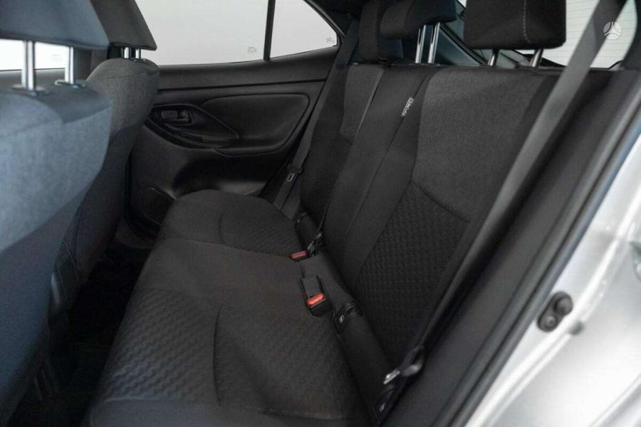 Pelēks Toyota Yaris Cross 2024 Viļņa, ar dzinēja tilpumu 1.50 L un nobraukumu 24 tūkst. km par 24900 €, foto 17 vietnē AUTOMOTO.COM.LV