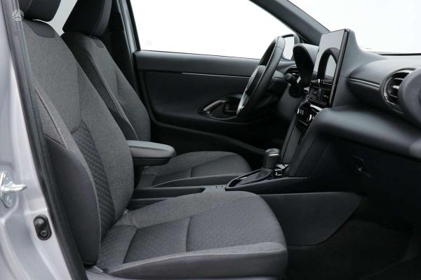 Pelēks Toyota Yaris Cross 2024 Viļņa, ar dzinēja tilpumu 1.49 L un nobraukumu 23 tūkst. km par 24900 €, foto 9 vietnē AUTOMOTO.COM.LV