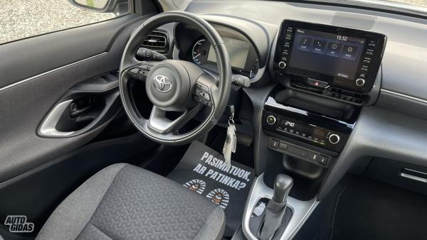 Pelēks Toyota Yaris Cross 2024 Marijampole, ar dzinēja tilpumu 1.50 L un nobraukumu 26 tūkst. km par 19990 €, foto 3 vietnē AUTOMOTO.COM.LV