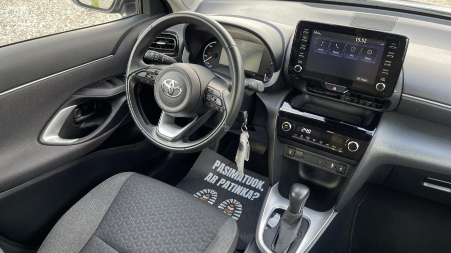 Серый Тойота Yaris Cross 2024 в Мариямполе, объемом двигателя 1.50 л и пробегом 26 тыс. км за 19990 €, фото 30 на AUTOMOTO.COM.LV