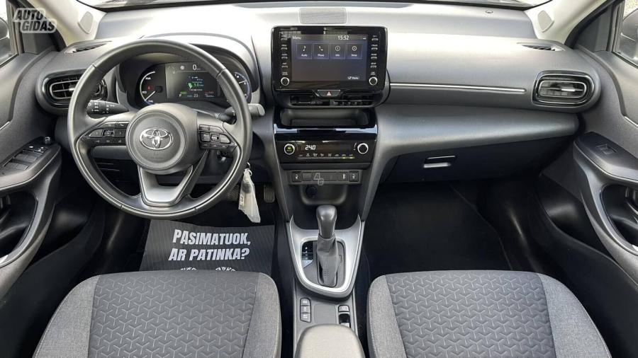 Серый Тойота Yaris Cross 2024 в Мариямполе, объемом двигателя 1.50 л и пробегом 26 тыс. км за 19990 €, фото 31 на AUTOMOTO.COM.LV