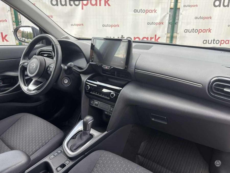 Pelēks Toyota Yaris Cross 2024 Klaipėda, ar dzinēja tilpumu 1.49 L un nobraukumu 43 tūkst. km par 18999 €, foto 8 vietnē AUTOMOTO.COM.LV
