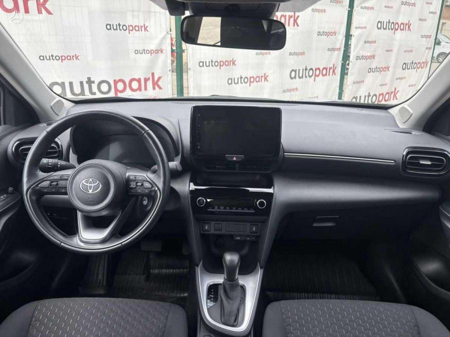 Pelēks Toyota Yaris Cross 2024 Klaipėda, ar dzinēja tilpumu 1.49 L un nobraukumu 43 tūkst. km par 18999 €, foto 9 vietnē AUTOMOTO.COM.LV