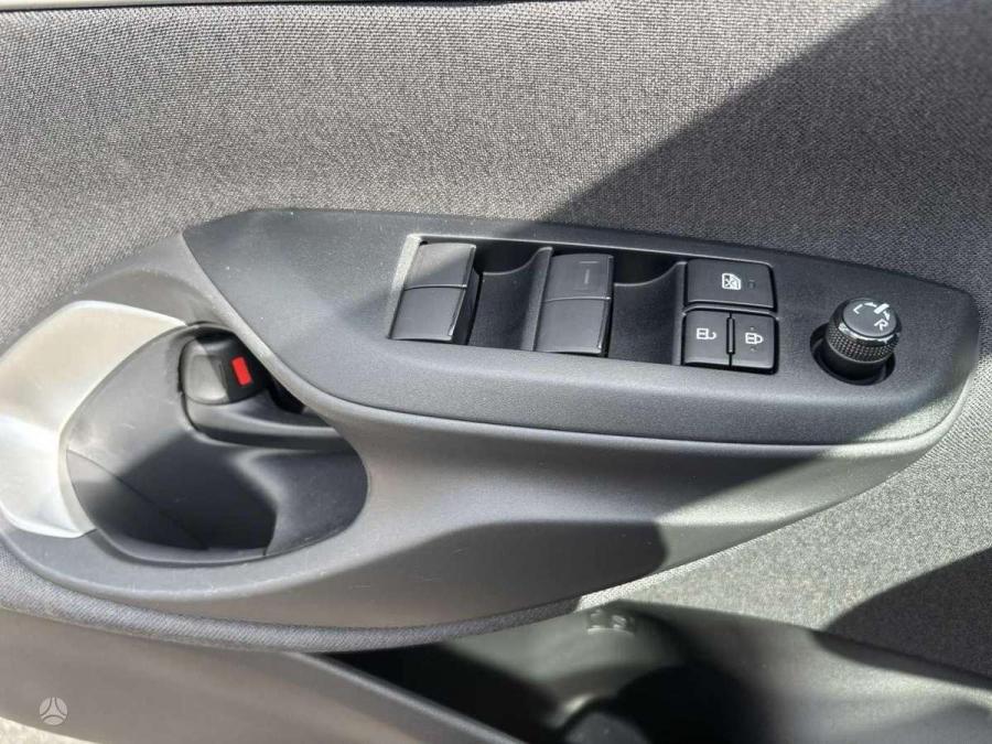 Pelēks Toyota Yaris Cross 2024 Klaipėda, ar dzinēja tilpumu 1.49 L un nobraukumu 43 tūkst. km par 18999 €, foto 11 vietnē AUTOMOTO.COM.LV