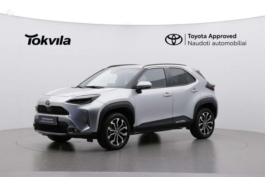 Серый Тойота Yaris Cross 2024 в Вильнюс, объемом двигателя 1.49 л и пробегом 23 тыс. км за 24900 €, фото 1 на AUTOMOTO.COM.LV