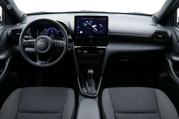 Grey Toyota Yaris Cross 2024 in Vilnius, with an engine capacity of 1.49 L and mileage of 23 thousand km for 24900 €, photo 8 on AUTOMOTO.COM.LV