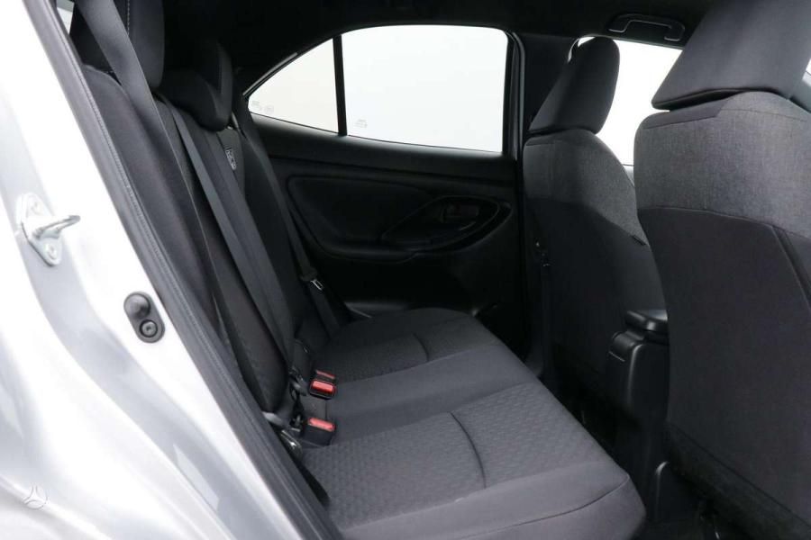 Серый Тойота Yaris Cross 2024 в Вильнюс, объемом двигателя 1.49 л и пробегом 23 тыс. км за 24900 €, фото 11 на AUTOMOTO.COM.LV
