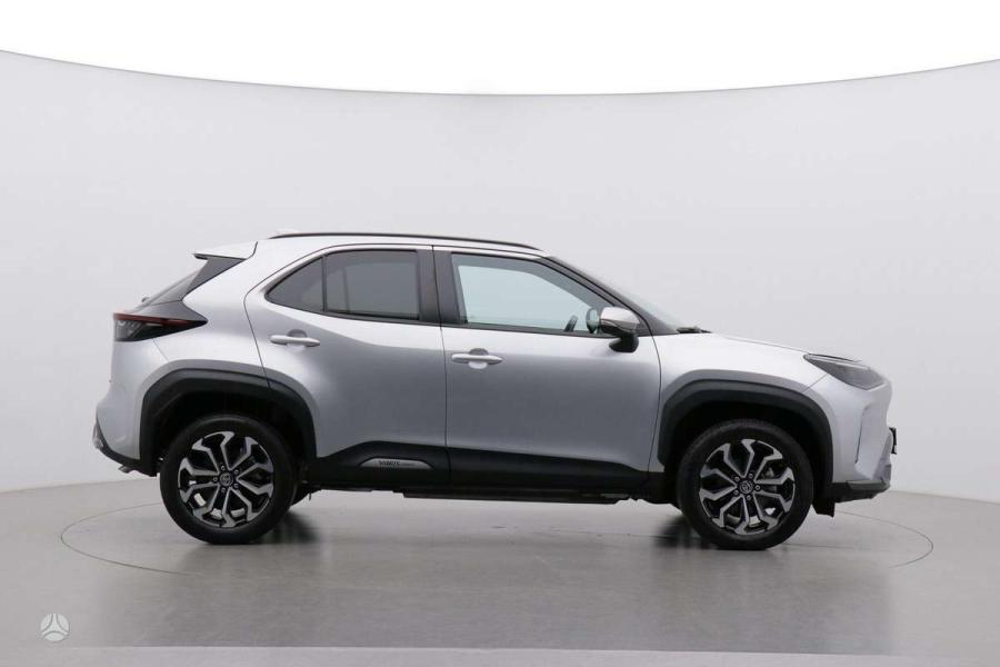 Серый Тойота Yaris Cross 2024 в Вильнюс, объемом двигателя 1.49 л и пробегом 23 тыс. км за 24900 €, фото 18 на AUTOMOTO.COM.LV