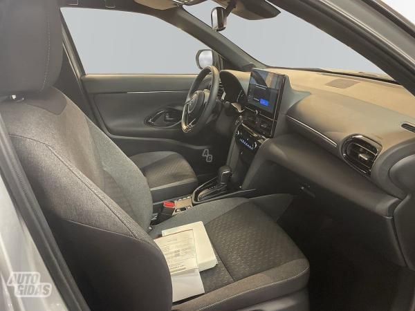 Pelēks Toyota Yaris Cross 2025 Kauņa, ar dzinēja tilpumu 0.00 L un nobraukumu 18 tūkst. km par 32752 €, foto 6 vietnē AUTOMOTO.COM.LV