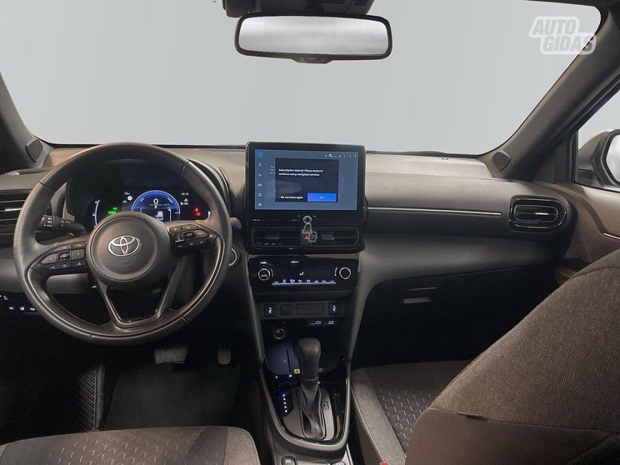 Pelēks Toyota Yaris Cross 2025 Kauņa, ar dzinēja tilpumu 0.00 L un nobraukumu 18 tūkst. km par 32752 €, foto 8 vietnē AUTOMOTO.COM.LV