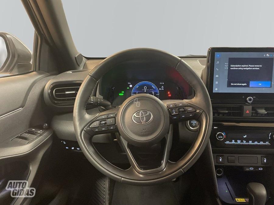 Pelēks Toyota Yaris Cross 2025 Kauņa, ar dzinēja tilpumu 0.00 L un nobraukumu 18 tūkst. km par 32752 €, foto 9 vietnē AUTOMOTO.COM.LV