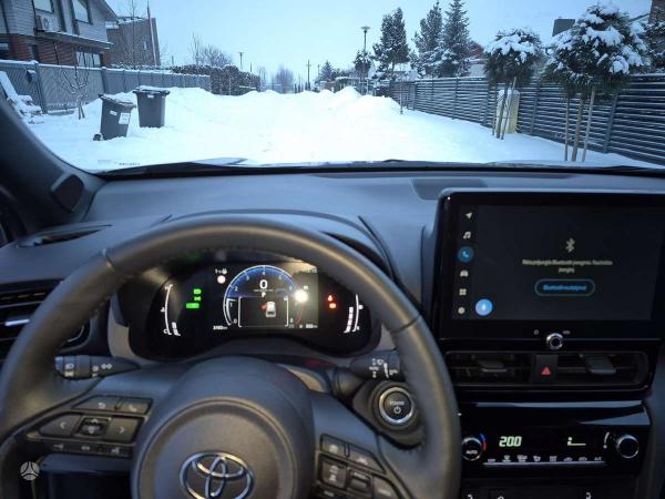 Pelēks Toyota Yaris Cross 2025 Viļņa, ar dzinēja tilpumu 1.50 L un nobraukumu 3 tūkst. km par 24400 €, foto 10 vietnē AUTOMOTO.COM.LV