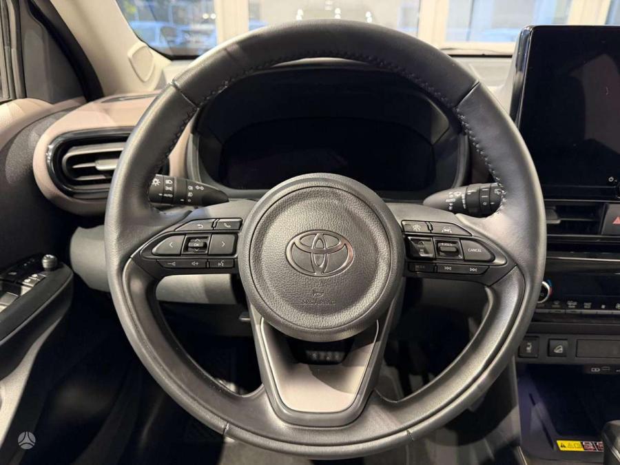 Pelēks Toyota Yaris Cross 2025 Šauļi, ar dzinēja tilpumu 1.49 L un nobraukumu 7 tūkst. km par 30900 €, foto 12 vietnē AUTOMOTO.COM.LV