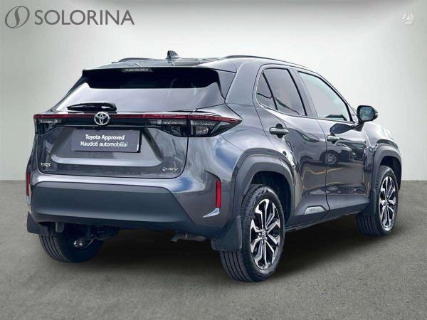 Grey Toyota Yaris Cross 2025 in Klaipeda, with an engine capacity of 1.49 L and mileage of 5 thousand km for 24400 €, photo 2 on AUTOMOTO.COM.LV