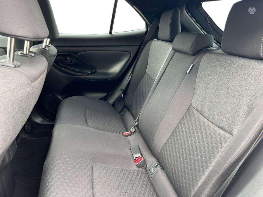 Серый Тойота Yaris Cross 2025 в Клайпеда, объемом двигателя 1.49 л и пробегом 5 тыс. км за 24400 €, фото 20 на AUTOMOTO.COM.LV