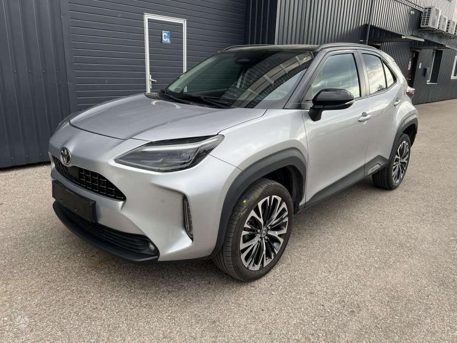 Серый Тойота Yaris Cross 2025 в Алитус, объемом двигателя 1.49 л и пробегом 53 тыс. км за 15600 €, фото 1 на AUTOMOTO.COM.LV