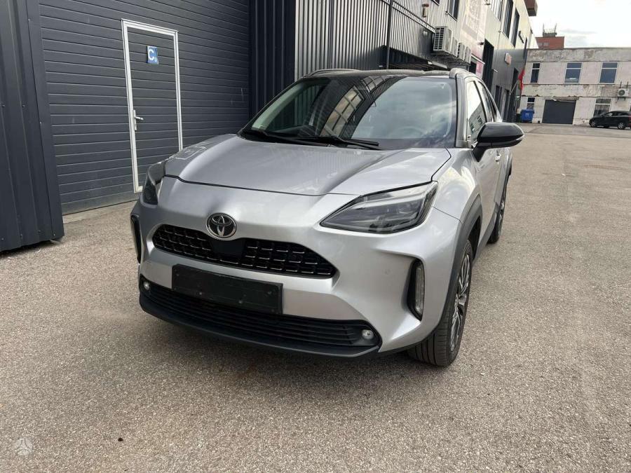 Серый Тойота Yaris Cross 2025 в Алитус, объемом двигателя 1.49 л и пробегом 53 тыс. км за 15600 €, фото 3 на AUTOMOTO.COM.LV