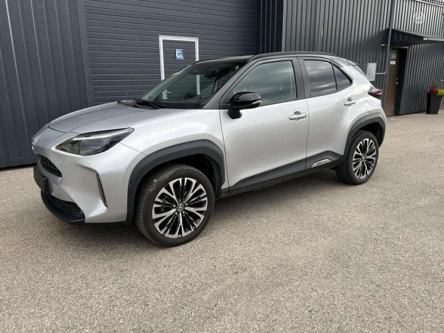 Серый Тойота Yaris Cross 2025 в Алитус, объемом двигателя 1.49 л и пробегом 53 тыс. км за 15600 €, фото 4 на AUTOMOTO.COM.LV