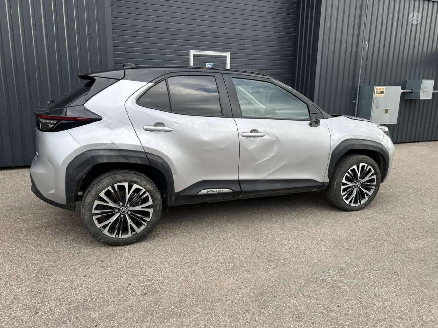 Серый Тойота Yaris Cross 2025 в Алитус, объемом двигателя 1.49 л и пробегом 53 тыс. км за 15600 €, фото 12 на AUTOMOTO.COM.LV