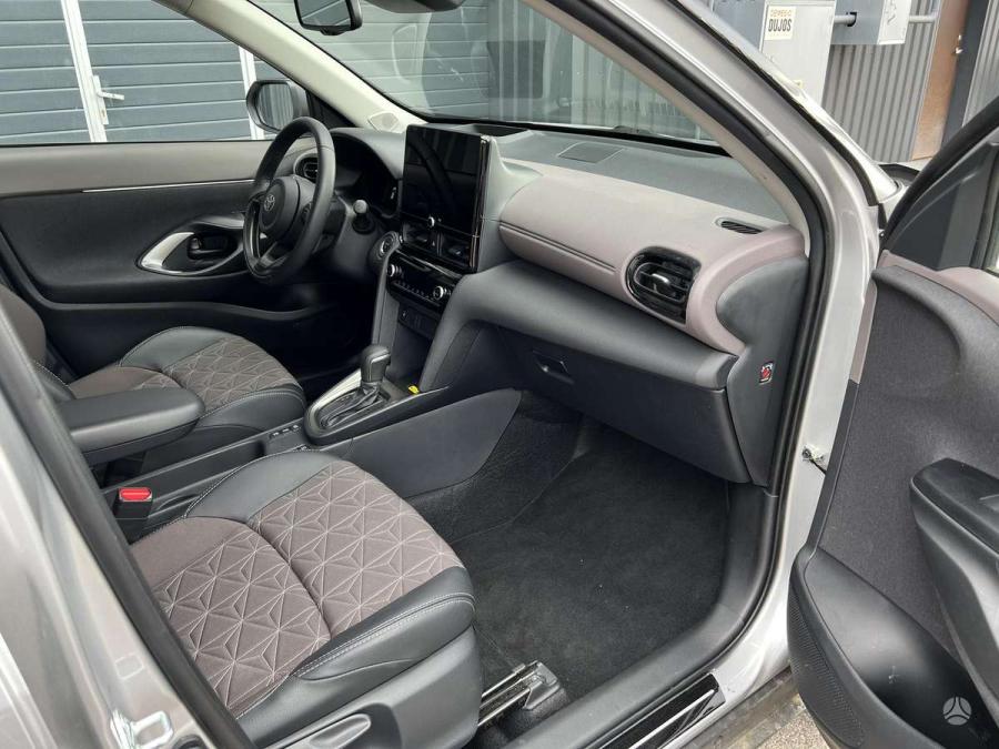 Серый Тойота Yaris Cross 2025 в Алитус, объемом двигателя 1.49 л и пробегом 53 тыс. км за 15600 €, фото 16 на AUTOMOTO.COM.LV