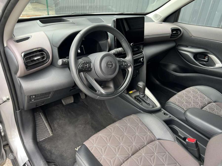 Серый Тойота Yaris Cross 2025 в Алитус, объемом двигателя 1.49 л и пробегом 53 тыс. км за 15600 €, фото 20 на AUTOMOTO.COM.LV