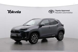 Pelēks Toyota Yaris Cross 2025 Viļņa, ar dzinēja tilpumu 1.49 L un nobraukumu 27 tūkst. km par 26990 €, foto  vietnē AUTOMOTO.COM.LV