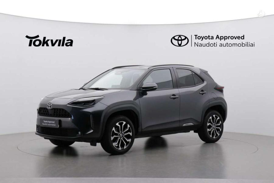 Серый Тойота Yaris Cross 2025 в Вильнюс, объемом двигателя 1.49 л и пробегом 27 тыс. км за 26990 €, фото 1 на AUTOMOTO.COM.LV