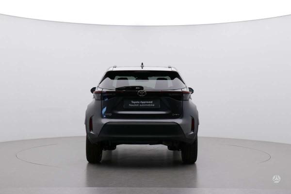 Серый Тойота Yaris Cross 2025 в Вильнюс, объемом двигателя 1.49 л и пробегом 27 тыс. км за 26990 €, фото 4 на AUTOMOTO.COM.LV