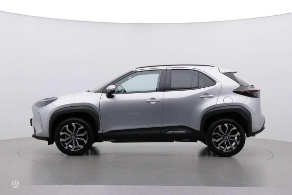 Pelēks Toyota Yaris Cross 2025 Viļņa, ar dzinēja tilpumu 1.49 L un nobraukumu 22 tūkst. km par 26990 €, foto 3 vietnē AUTOMOTO.COM.LV