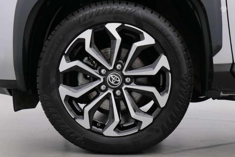 Серый Тойота Yaris Cross 2025 в Вильнюс, объемом двигателя 1.49 л и пробегом 22 тыс. км за 26990 €, фото 16 на AUTOMOTO.COM.LV