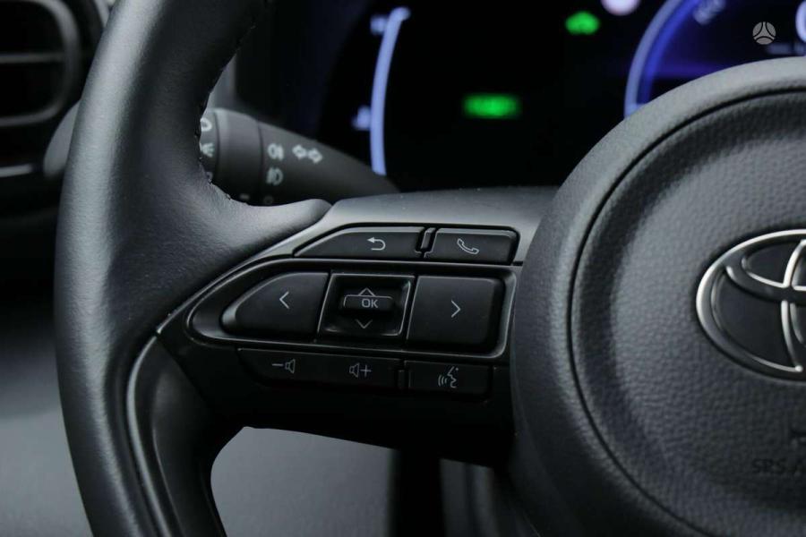 Серый Тойота Yaris Cross 2025 в Вильнюс, объемом двигателя 1.49 л и пробегом 22 тыс. км за 26990 €, фото 25 на AUTOMOTO.COM.LV