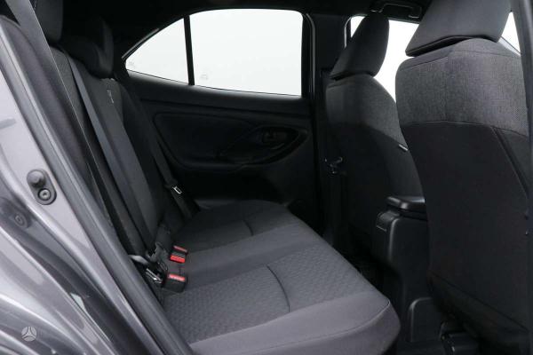 Pelēks Toyota Yaris Cross 2025 Viļņa, ar dzinēja tilpumu 1.49 L un nobraukumu 18 tūkst. km par 26990 €, foto 10 vietnē AUTOMOTO.COM.LV