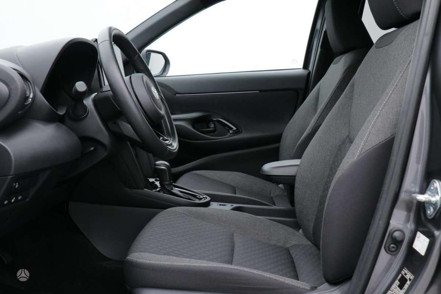 Серый Тойота Yaris Cross 2025 в Вильнюс, объемом двигателя 1.49 л и пробегом 18 тыс. км за 26990 €, фото 13 на AUTOMOTO.COM.LV