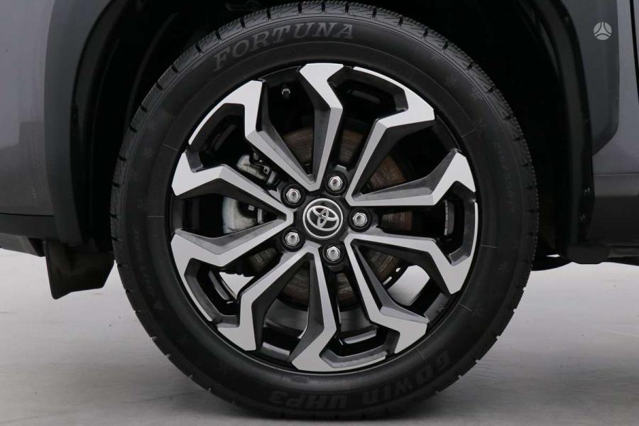 Серый Тойота Yaris Cross 2025 в Вильнюс, объемом двигателя 1.49 л и пробегом 18 тыс. км за 26990 €, фото 17 на AUTOMOTO.COM.LV